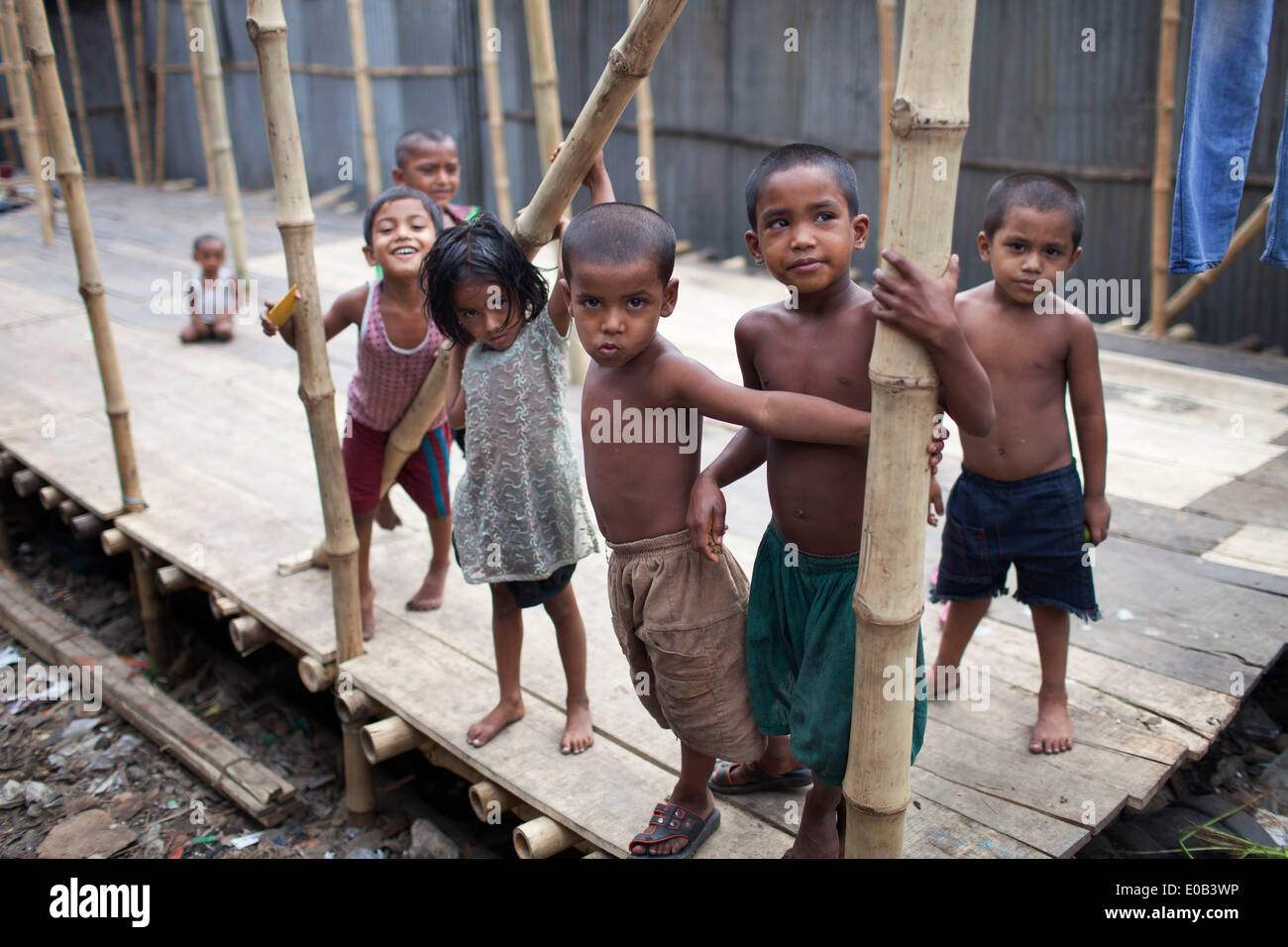 Dhaka, Bangladesh. 7th May, 2014. Children at Kawran Bazar slum in ...