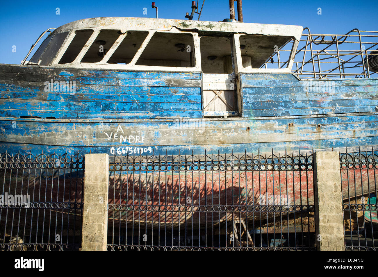 Small boat yard sky hi-res stock photography and images - Alamy