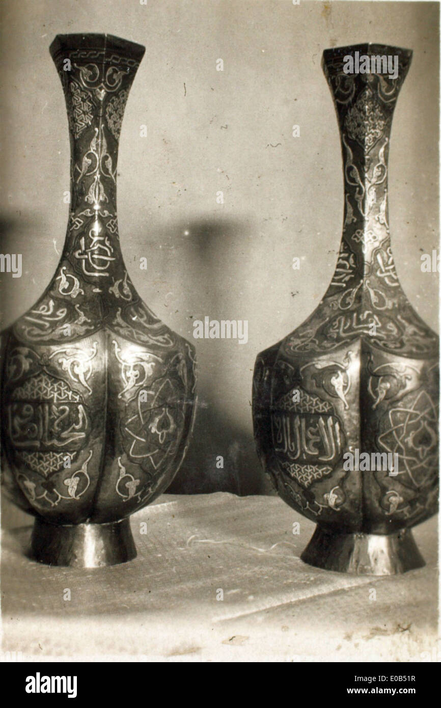 Historic vases hi-res stock photography and images - Alamy