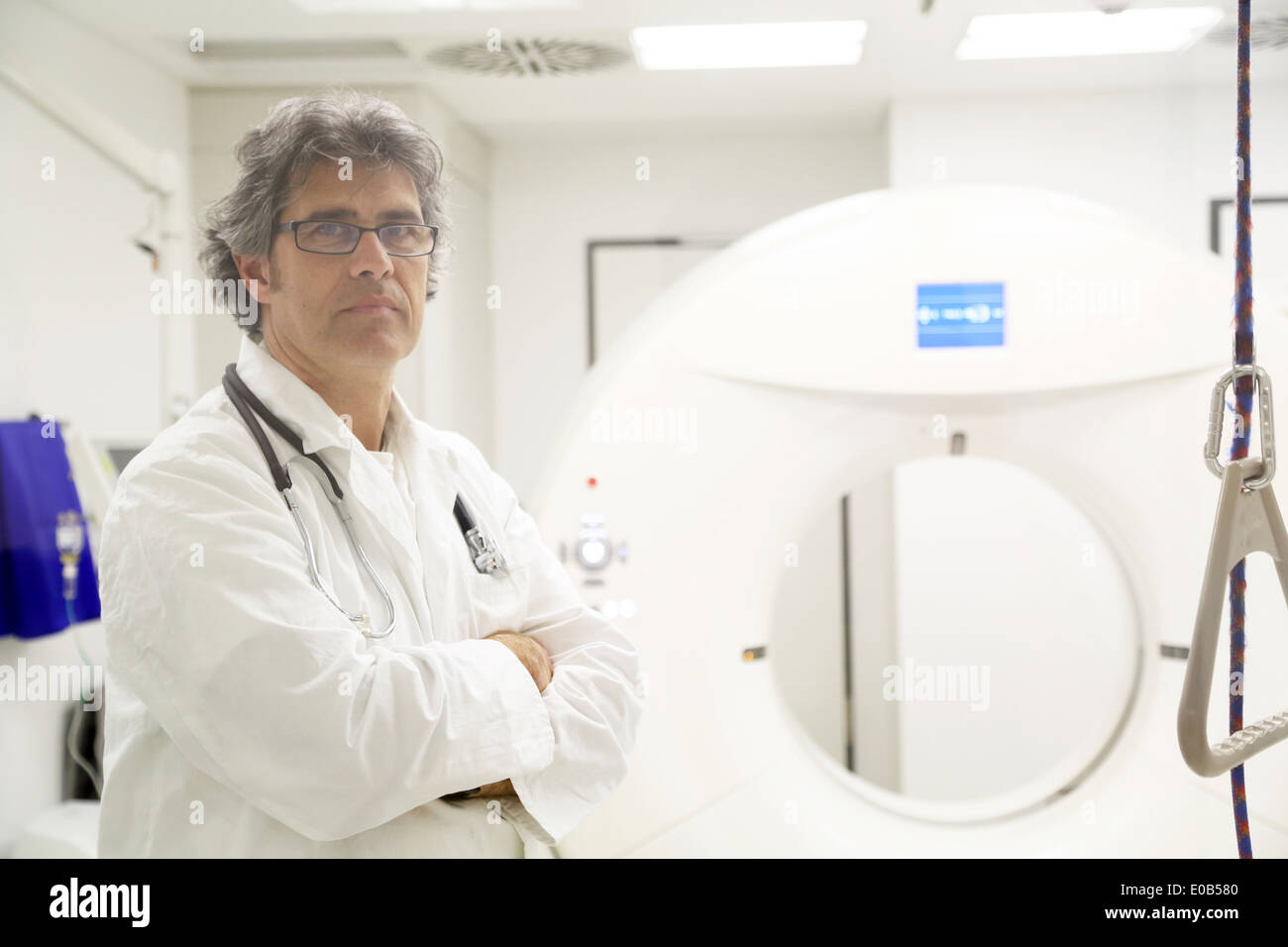 Doctor in hospital with MRT Stock Photo - Alamy