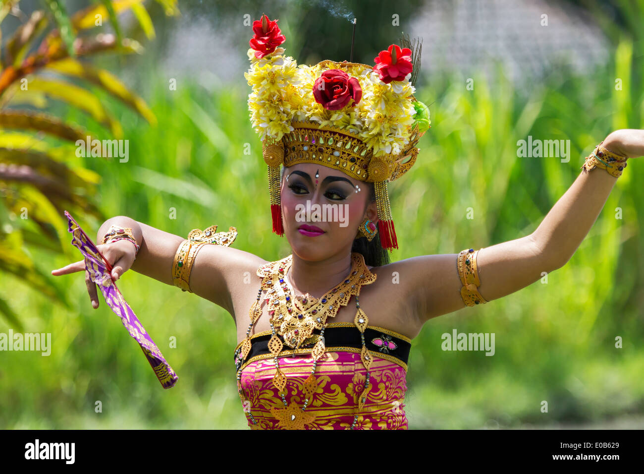 Young Balinese girl in traditional costume, Bali Indonesia Stock Photo ...