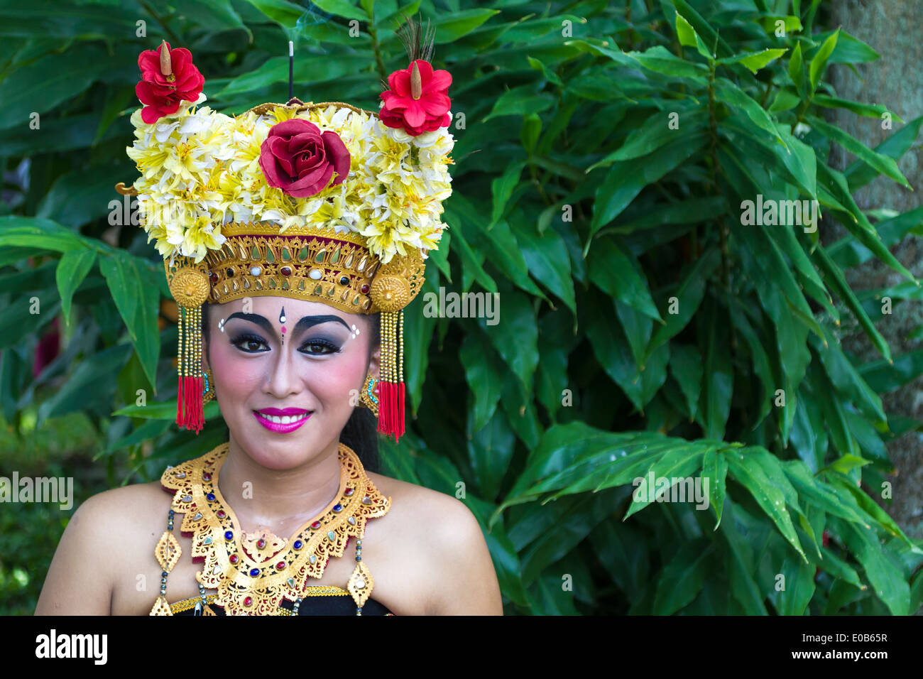 Young Balinese girl in traditional costume, Bali Indonesia Stock Photo ...