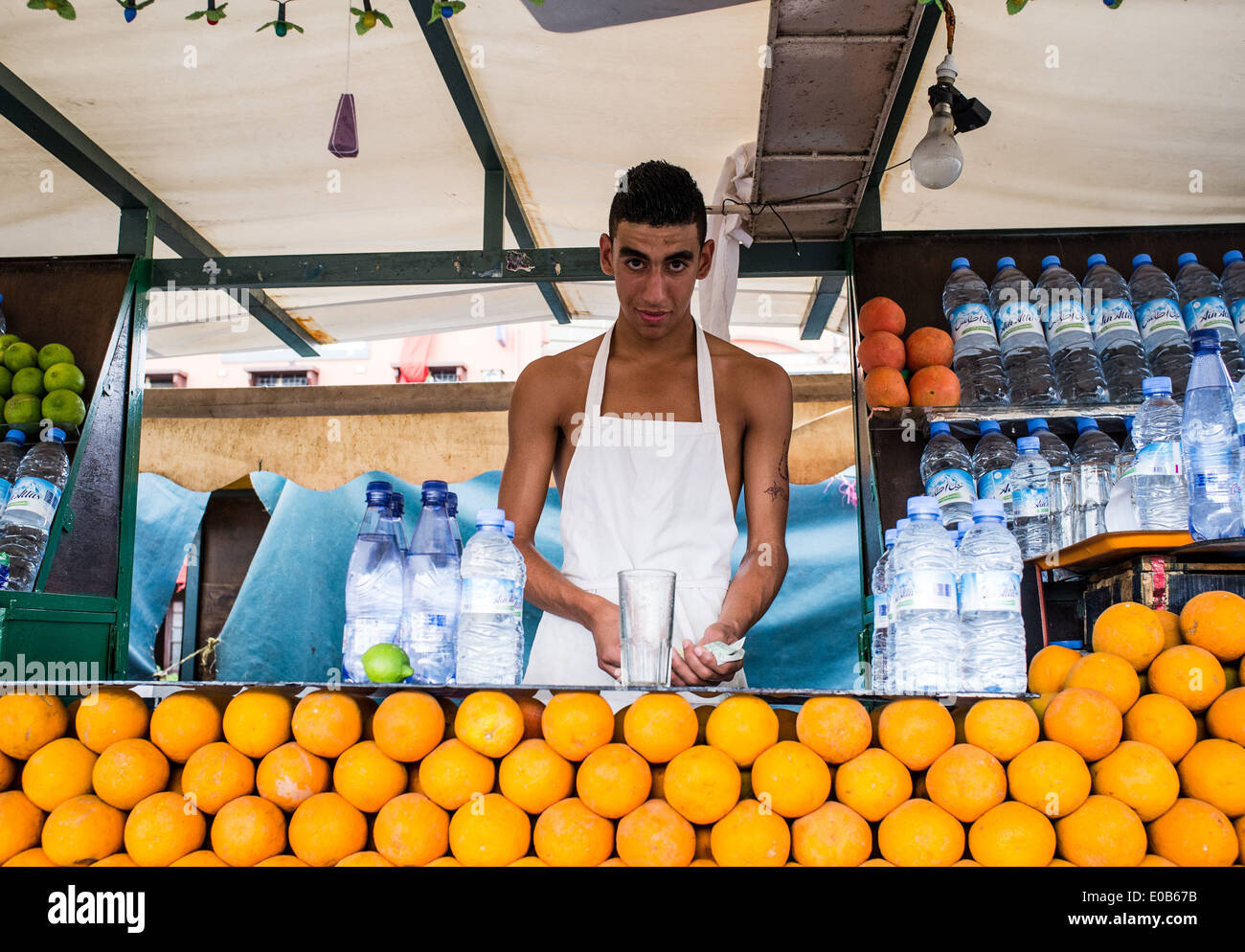 Orange vendor hi-res stock photography and images - Alamy