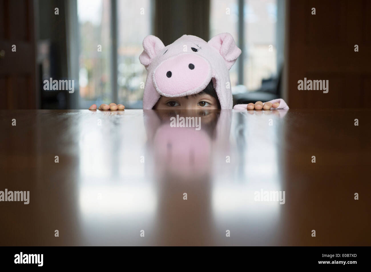 Peering In Window High Resolution Stock Photography and Images - Alamy