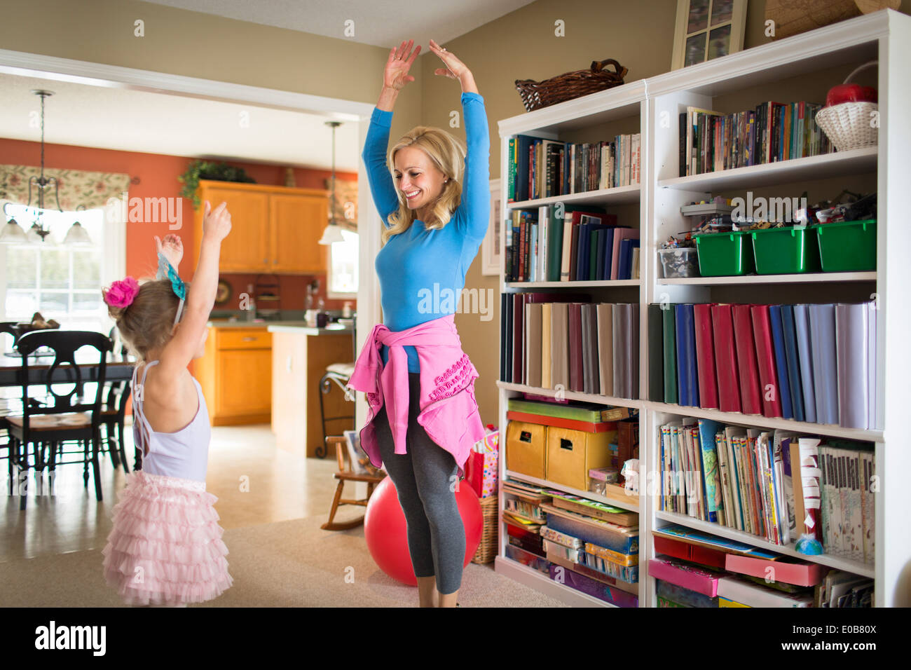 Mother and young daughter practicing ballet Stock Photo - Alamy