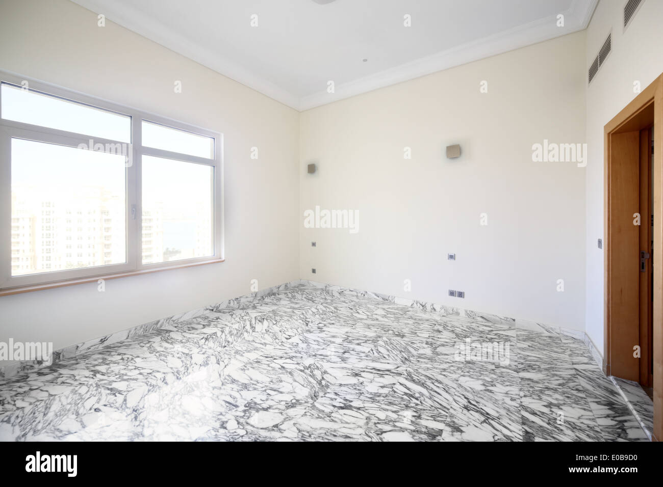 amazing interior of bright and modern empty room Stock Photo - Alamy