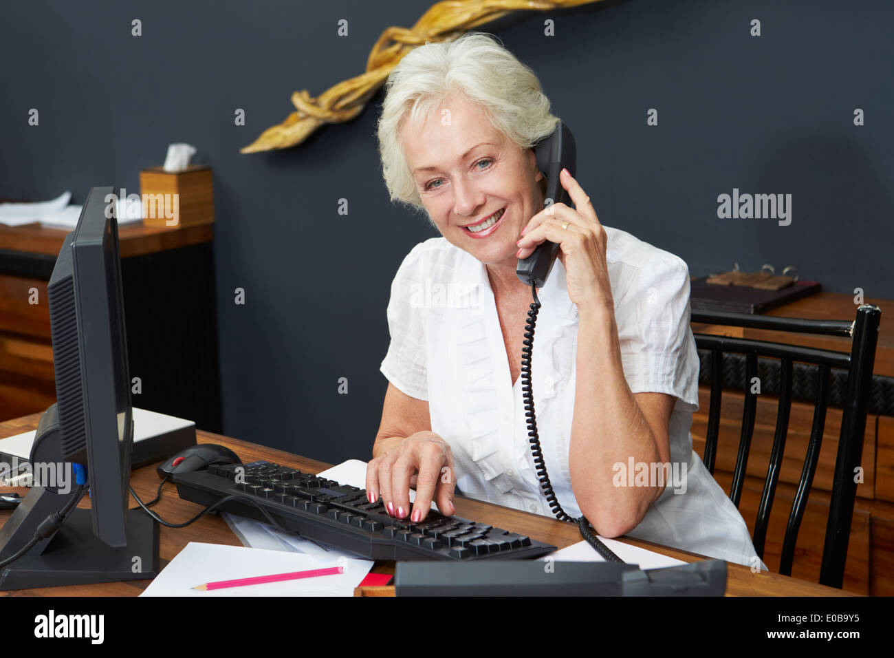 Receptionist answering phone hi-res stock photography and images - Alamy