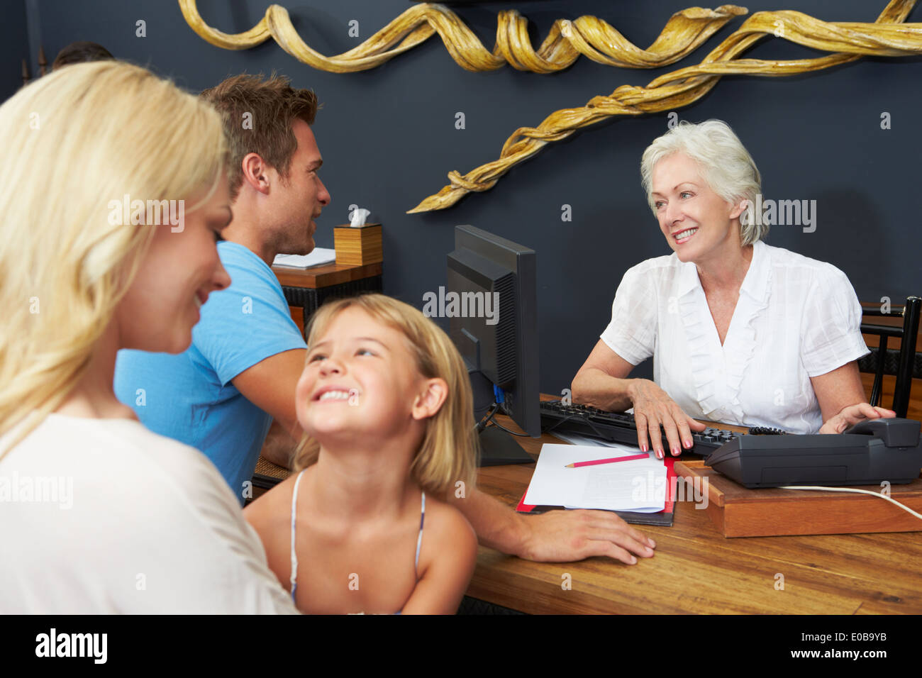 Hotel reception family hi-res stock photography and images - Alamy