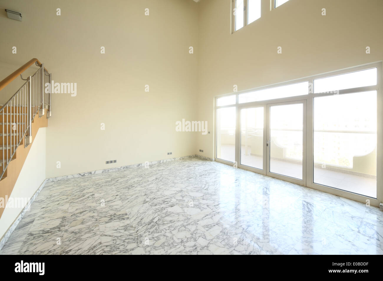 amazing interior of bright and modern empty room Stock Photo - Alamy