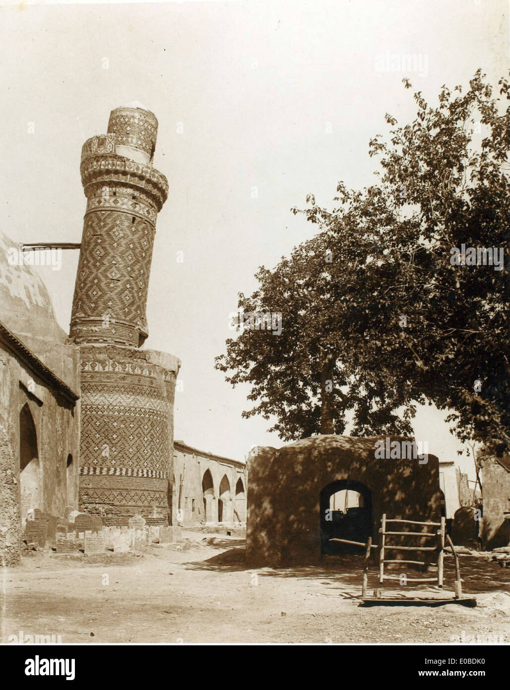 Mosque at Kirkuk (Damaged by bombs during war Stock Photo - Alamy