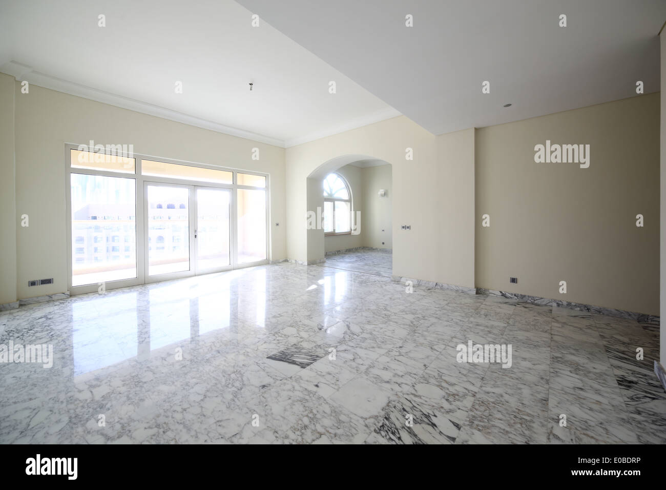 amazing interior of bright and modern empty room Stock Photo - Alamy