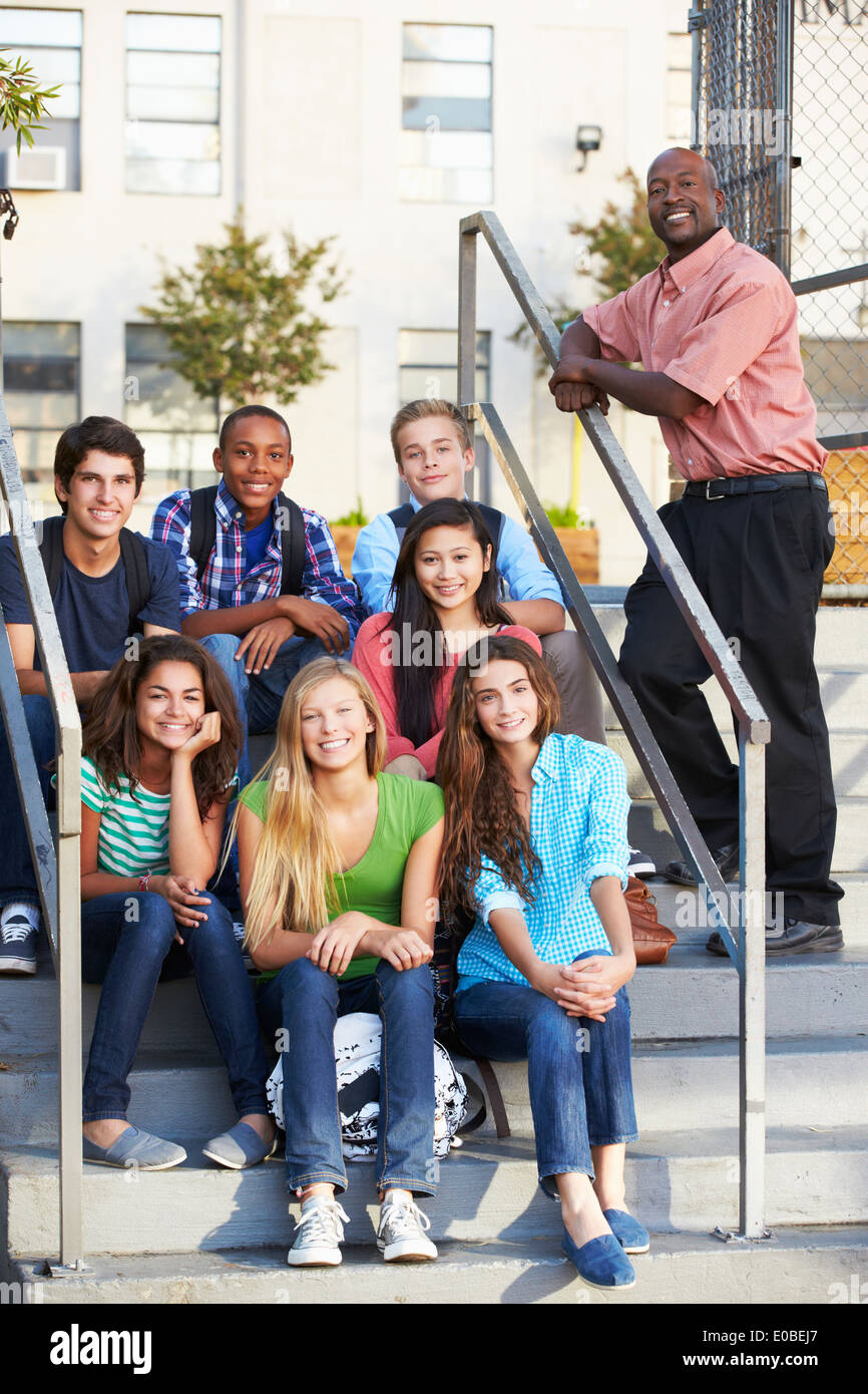 14 year old girl smiling black hi-res stock photography and images - Alamy