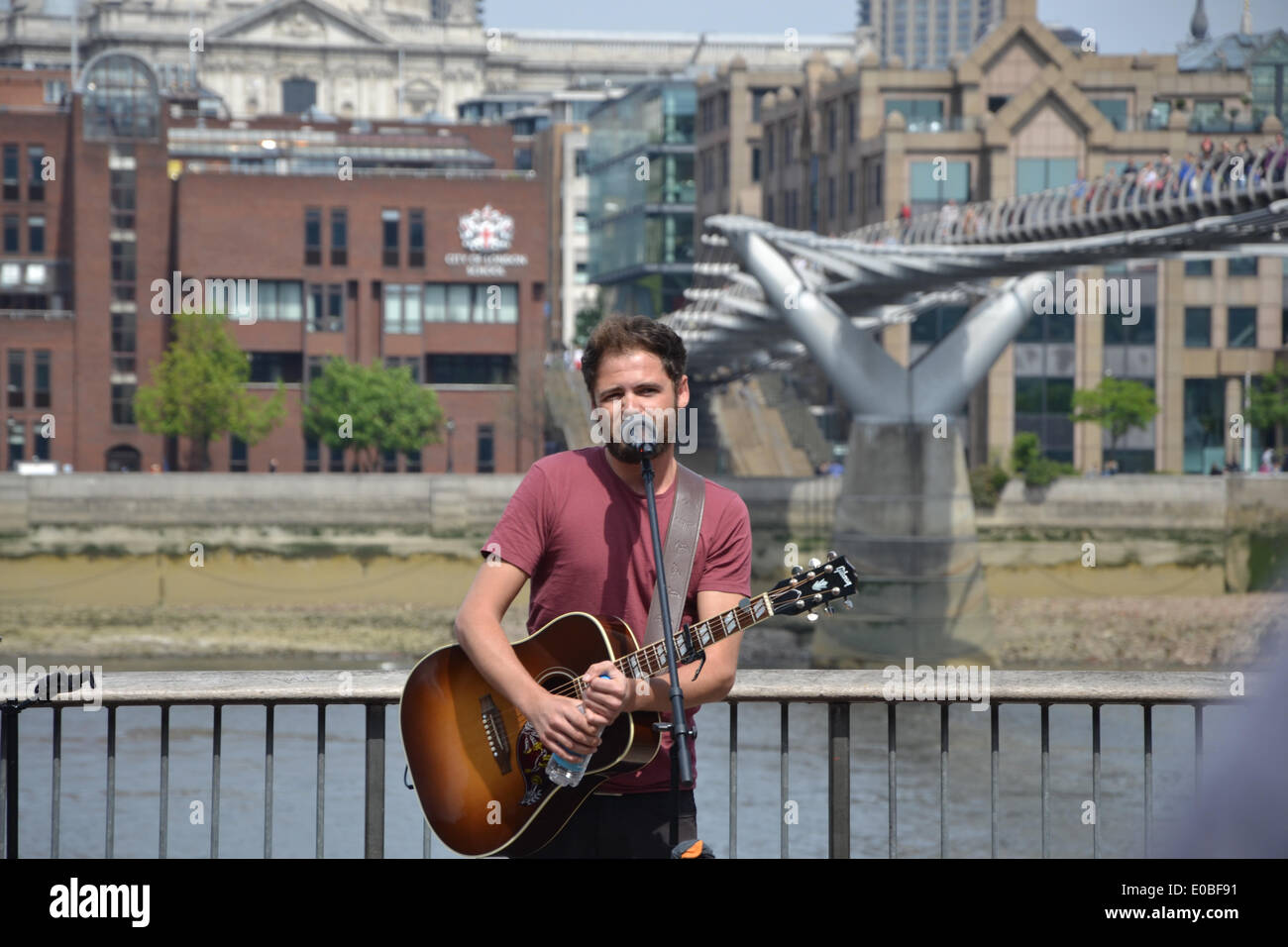 Busking hi-res stock photography and images - Alamy