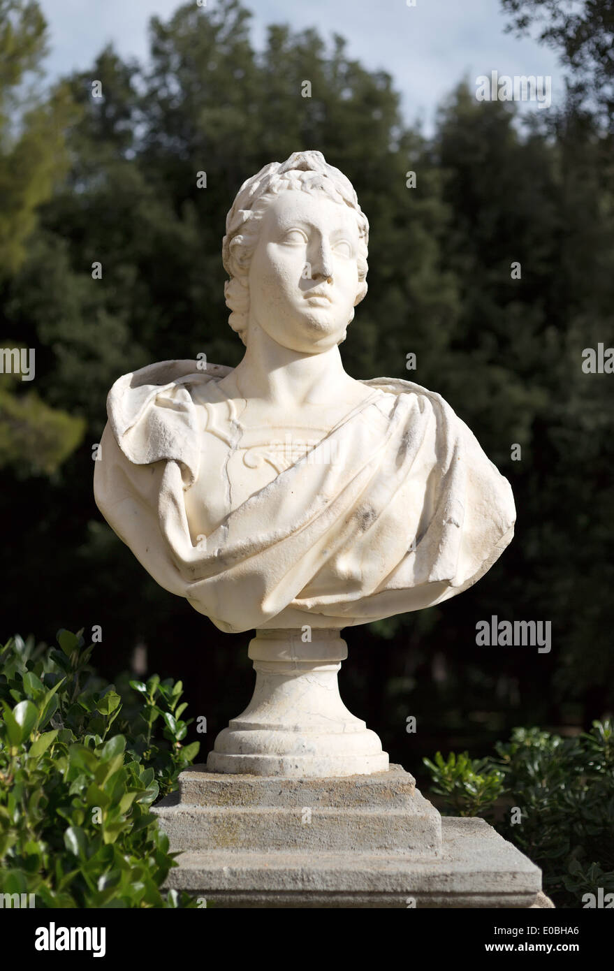 Monument, bust, marble. In the park in Barcelona, Spain Stock Photo - Alamy