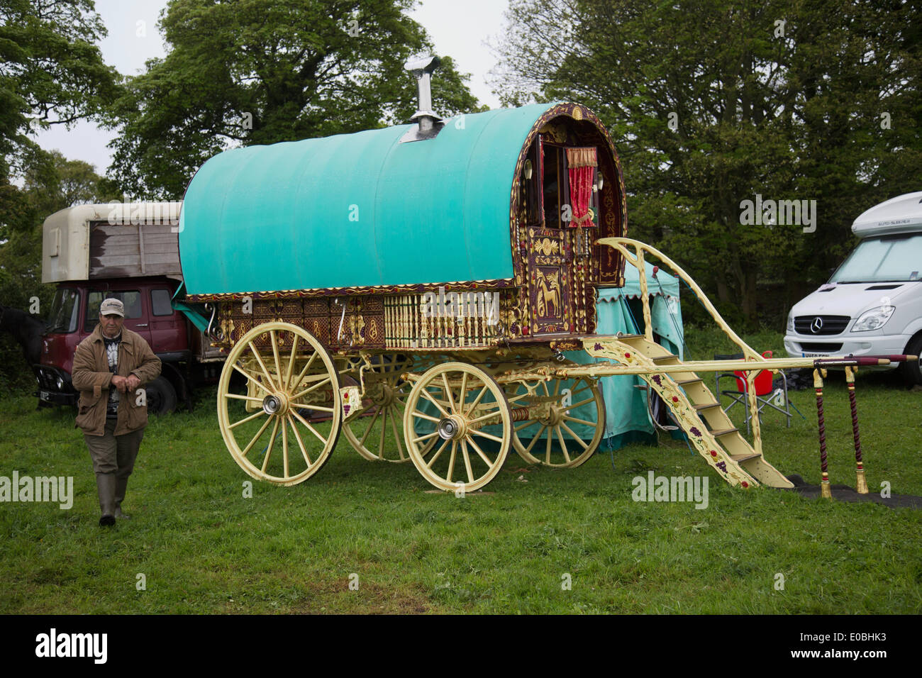 . Gypsy horse fair at Stow on the Wold on a very wet day Stock Photo ...