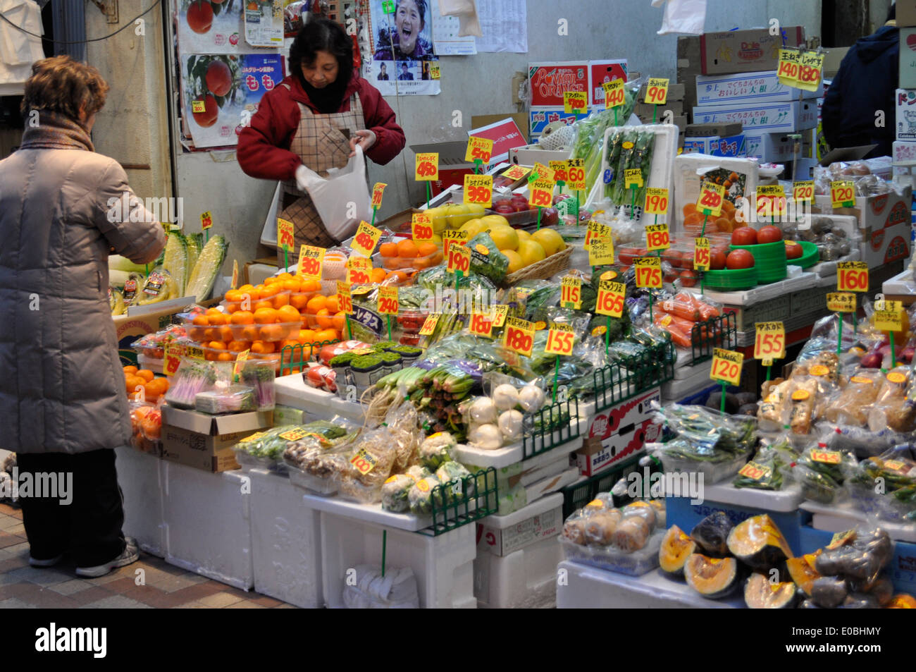Japan vegetable market hi-res stock photography and images - Alamy