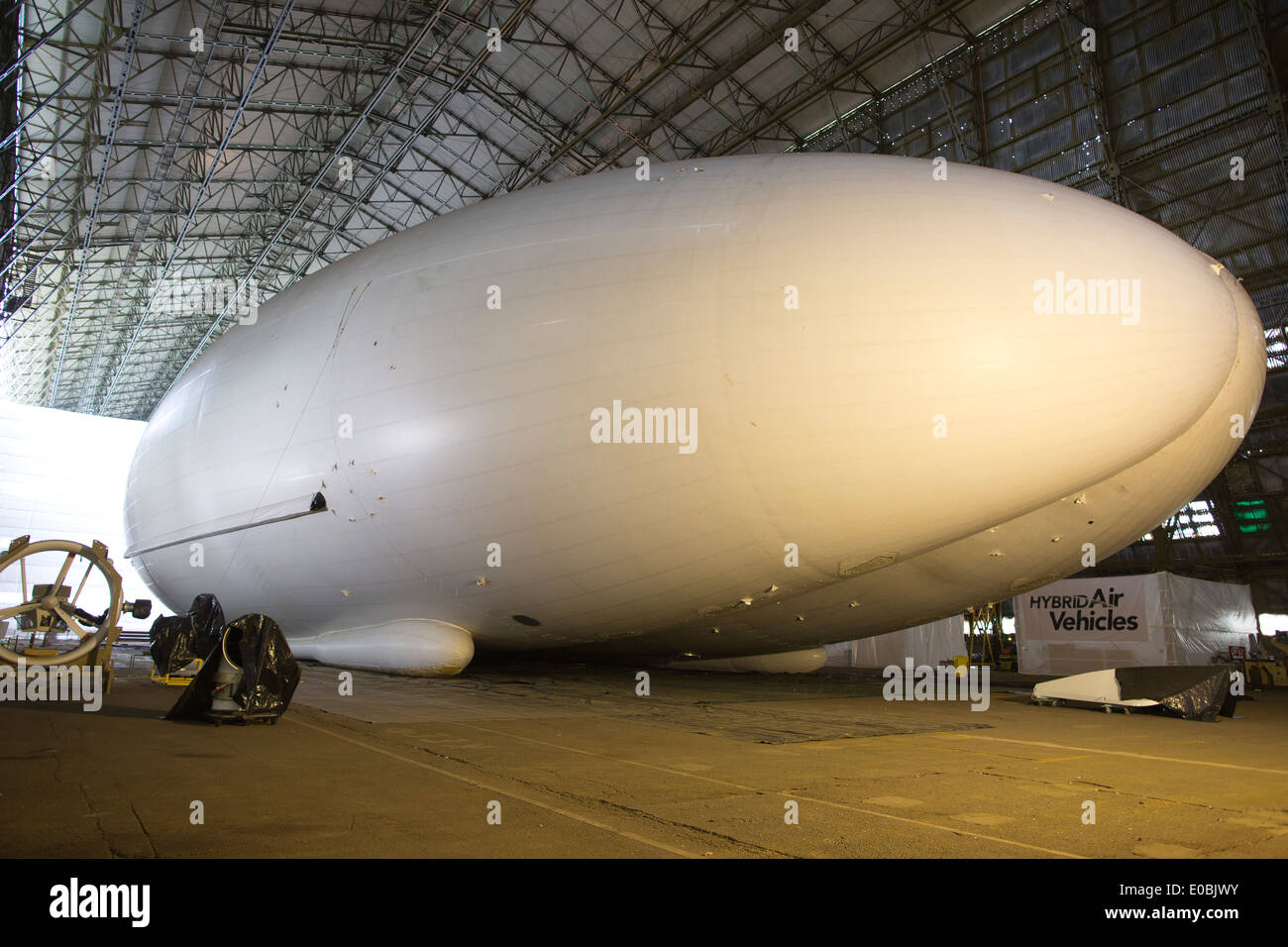 Airlander 10, world's largest aircraft and most advanced airship, in a ...