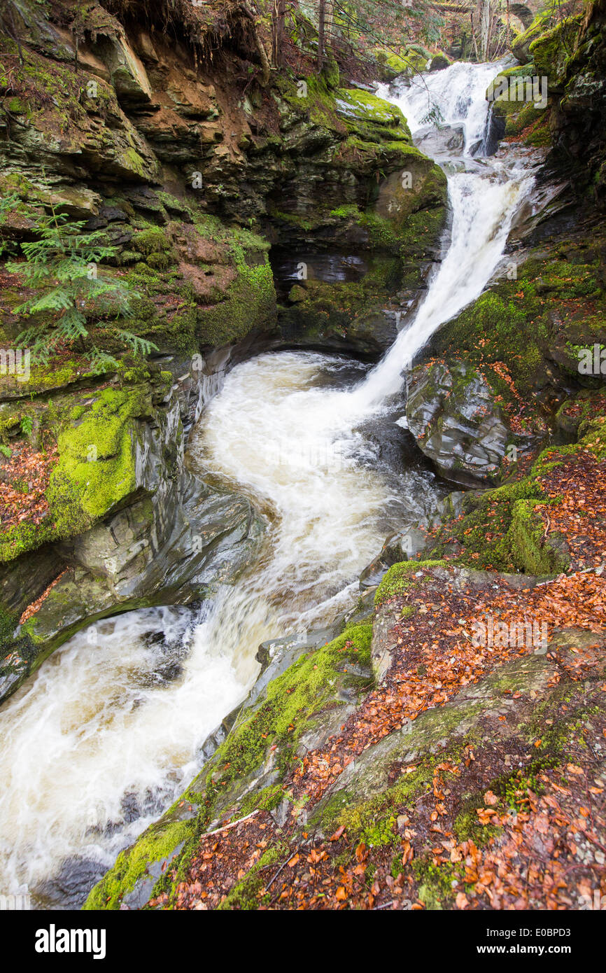 Waterfall plunge pool on side hi-res stock photography and images - Alamy