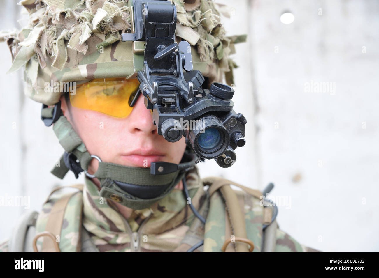 Night vision goggles hi-res stock photography and images - Alamy