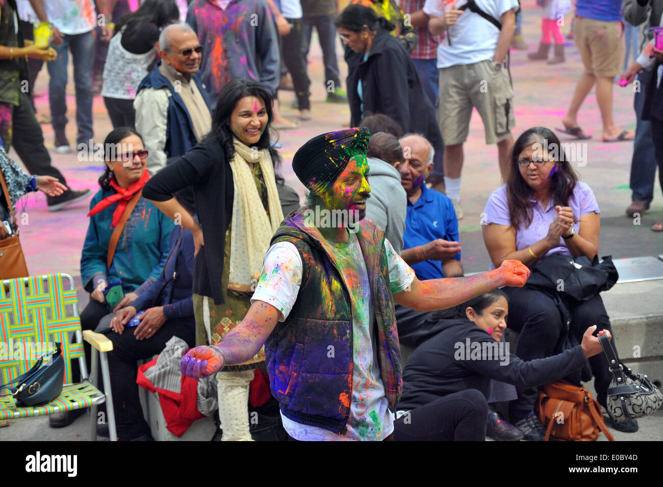 Canadians participate in the annual Spring Holi Festival by throwing ...