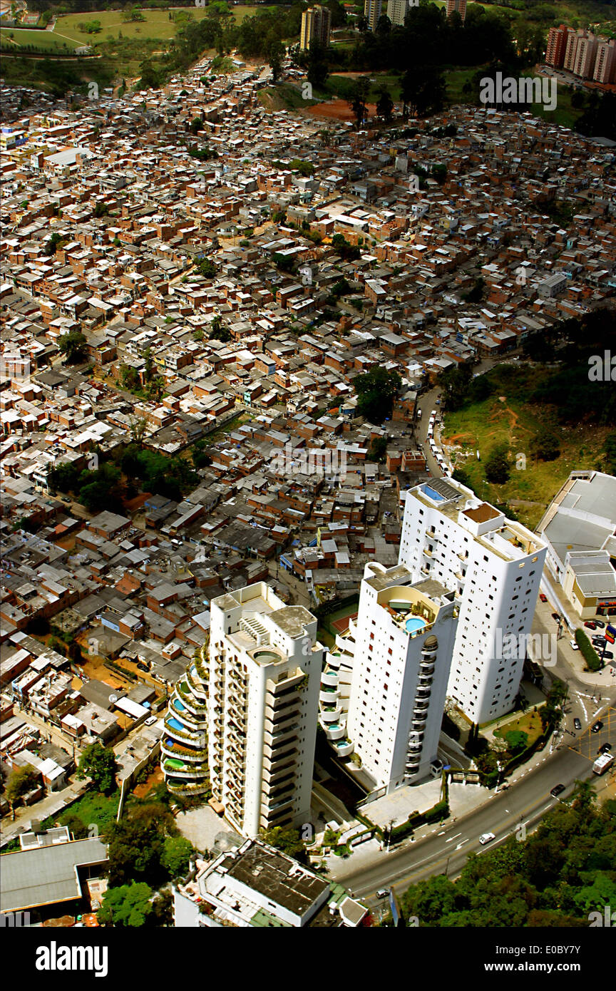 Sao paulo brazil favela and luxury hi-res stock photography and images ...