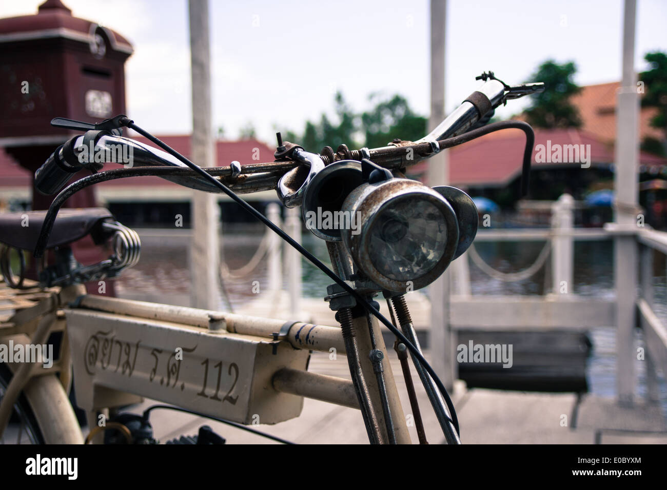 Retro vintage old bicycle hi-res stock photography and images - Alamy