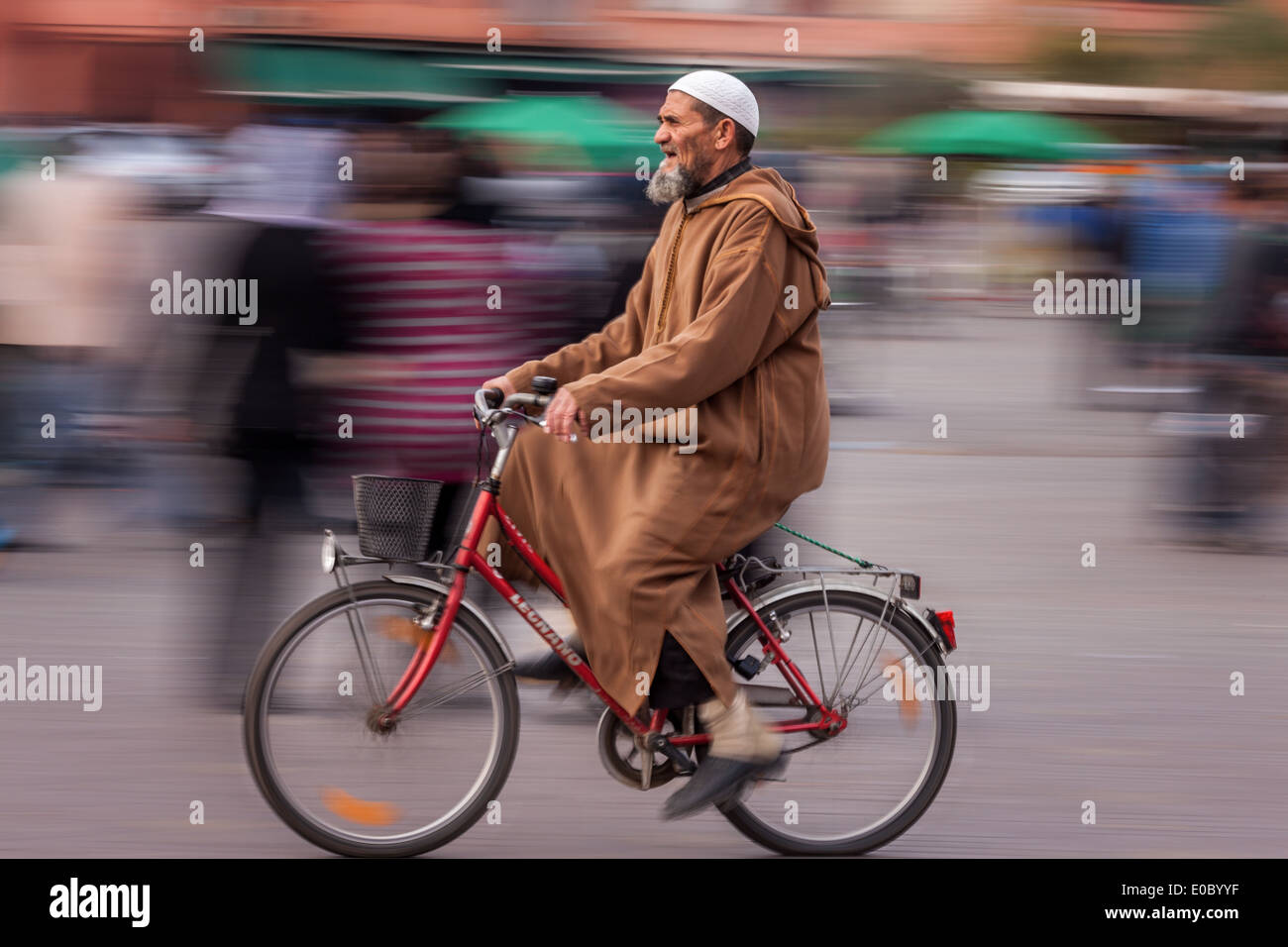 Panning movement hi-res stock photography and images - Alamy