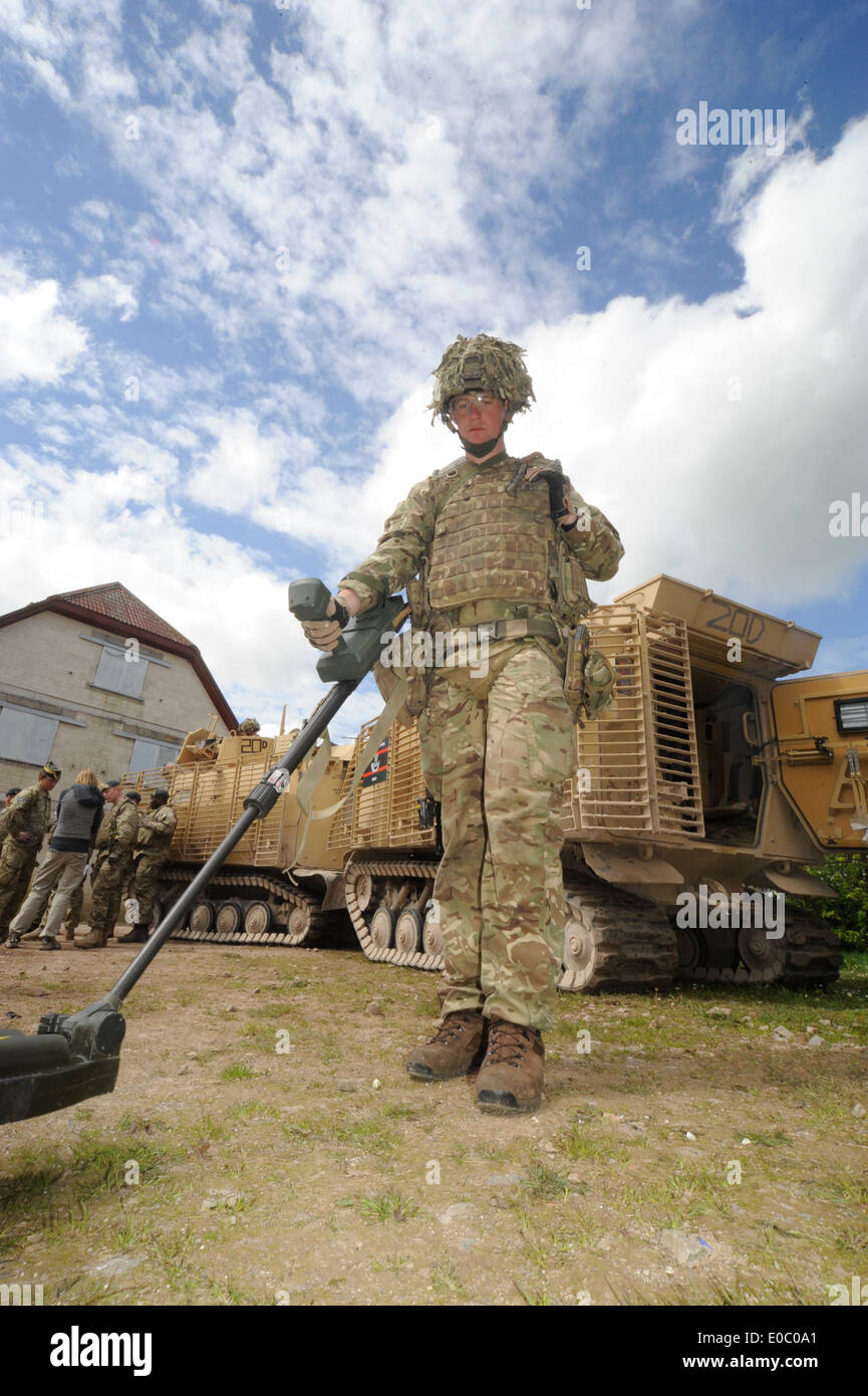 Mine detection hi-res stock photography and images - Alamy
