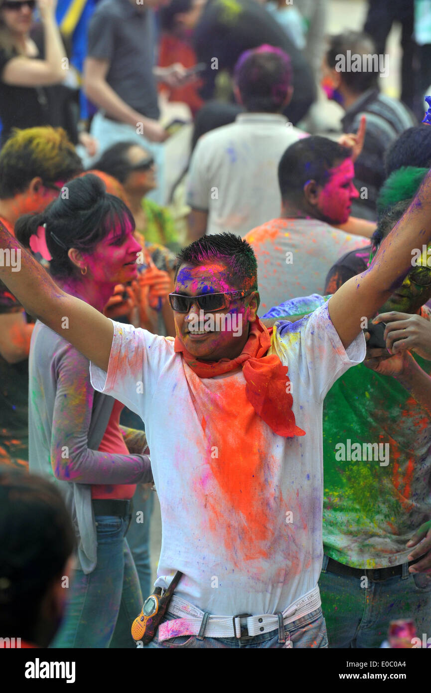 Canadians participate in the annual Spring Holi Festival by throwing ...