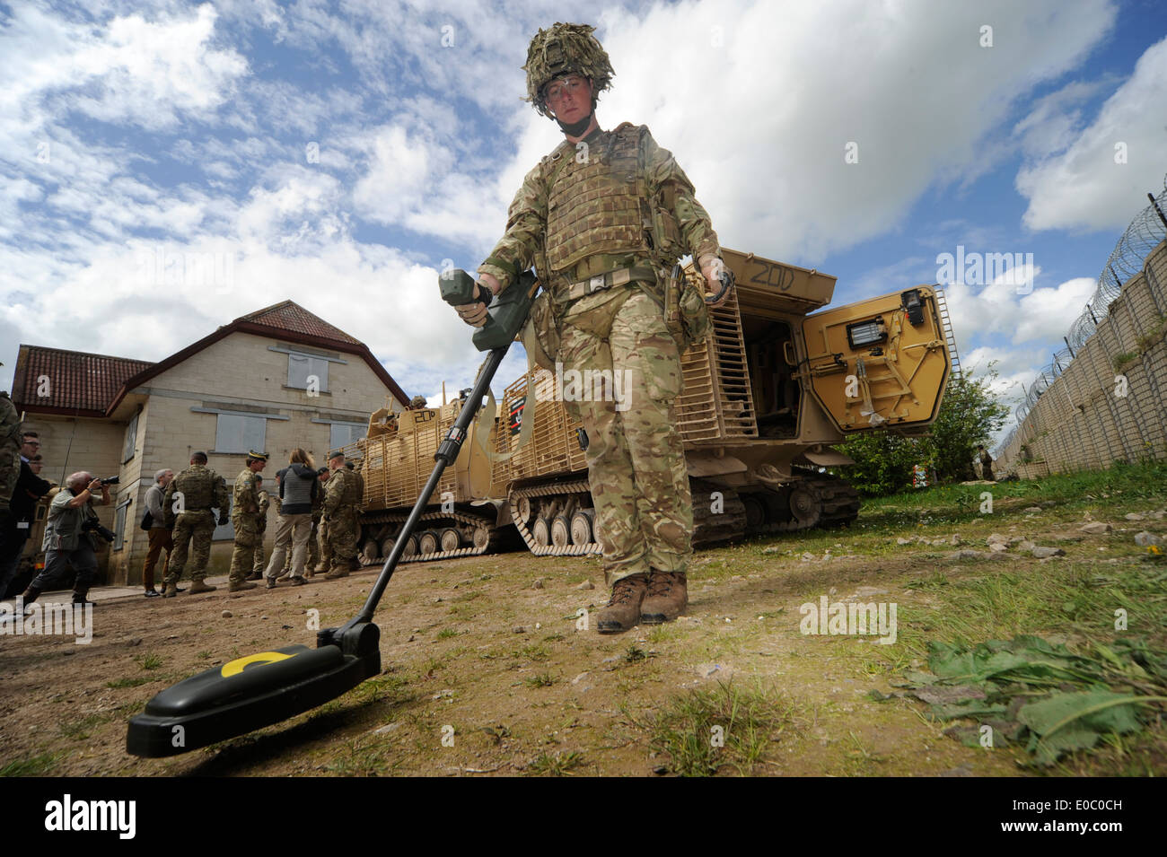 Mine detection hi-res stock photography and images - Alamy