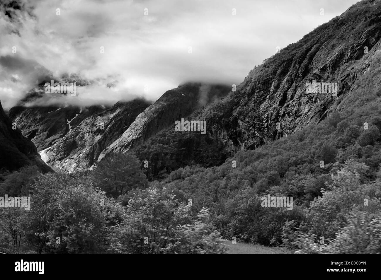 Mountain landscape spectacular scenery Black and White Stock Photos ...