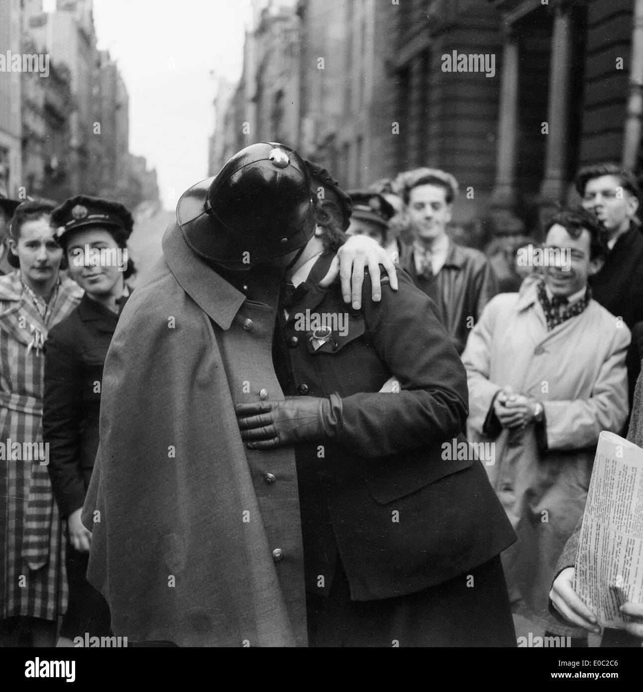 A famous photograph from 1945 depicting a victory kiss, capturing a ...