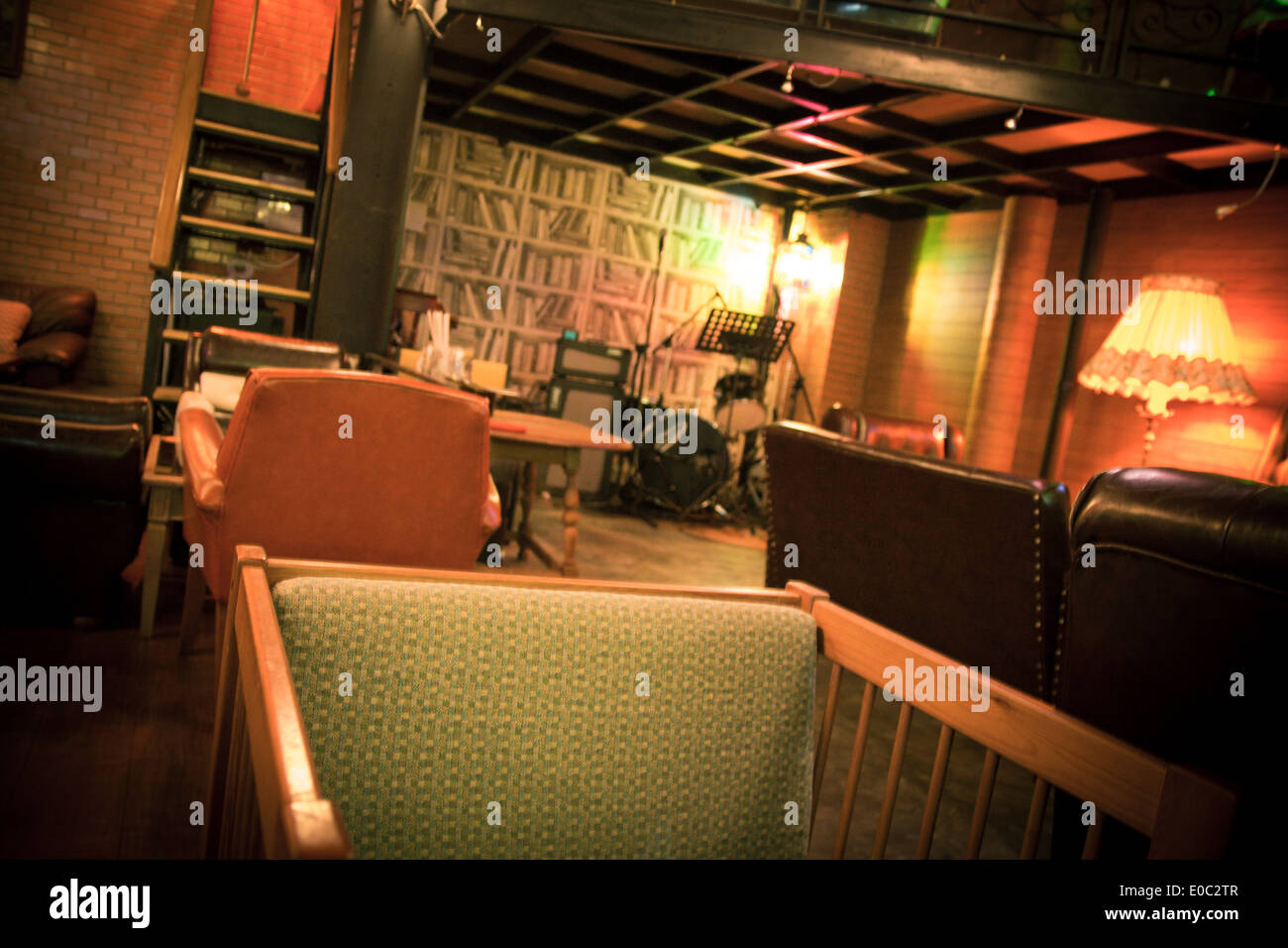 Restaurant at night Stock Photo - Alamy