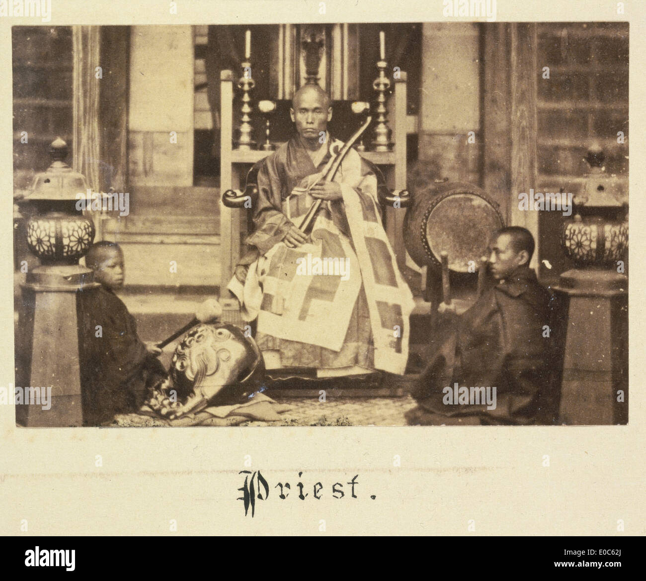 Japanese priest hi-res stock photography and images - Alamy