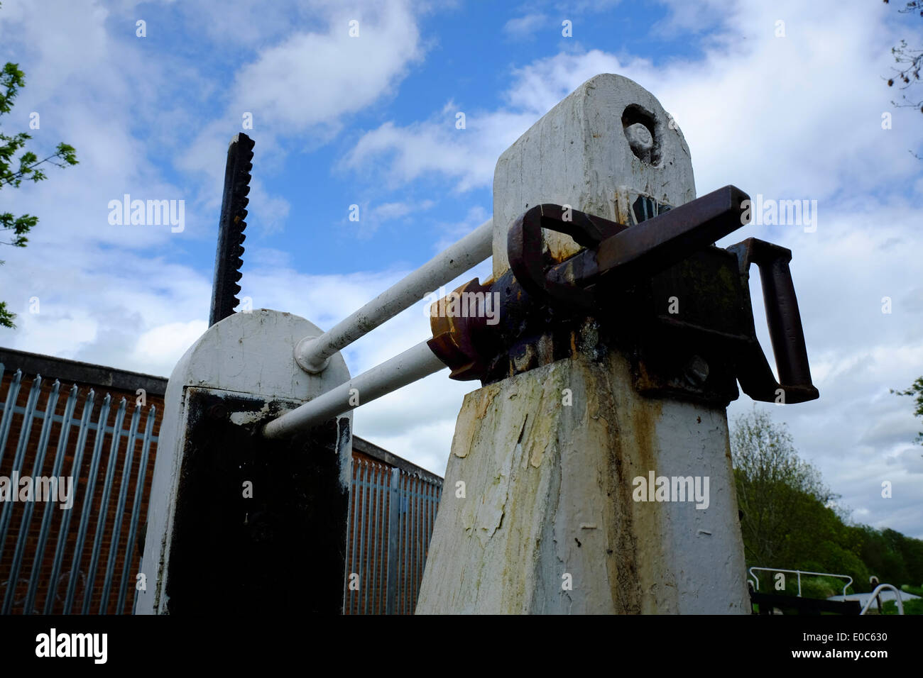 Canal lock valve mechanism on Grand Union Canal, Aylesbury Stock Photo ...