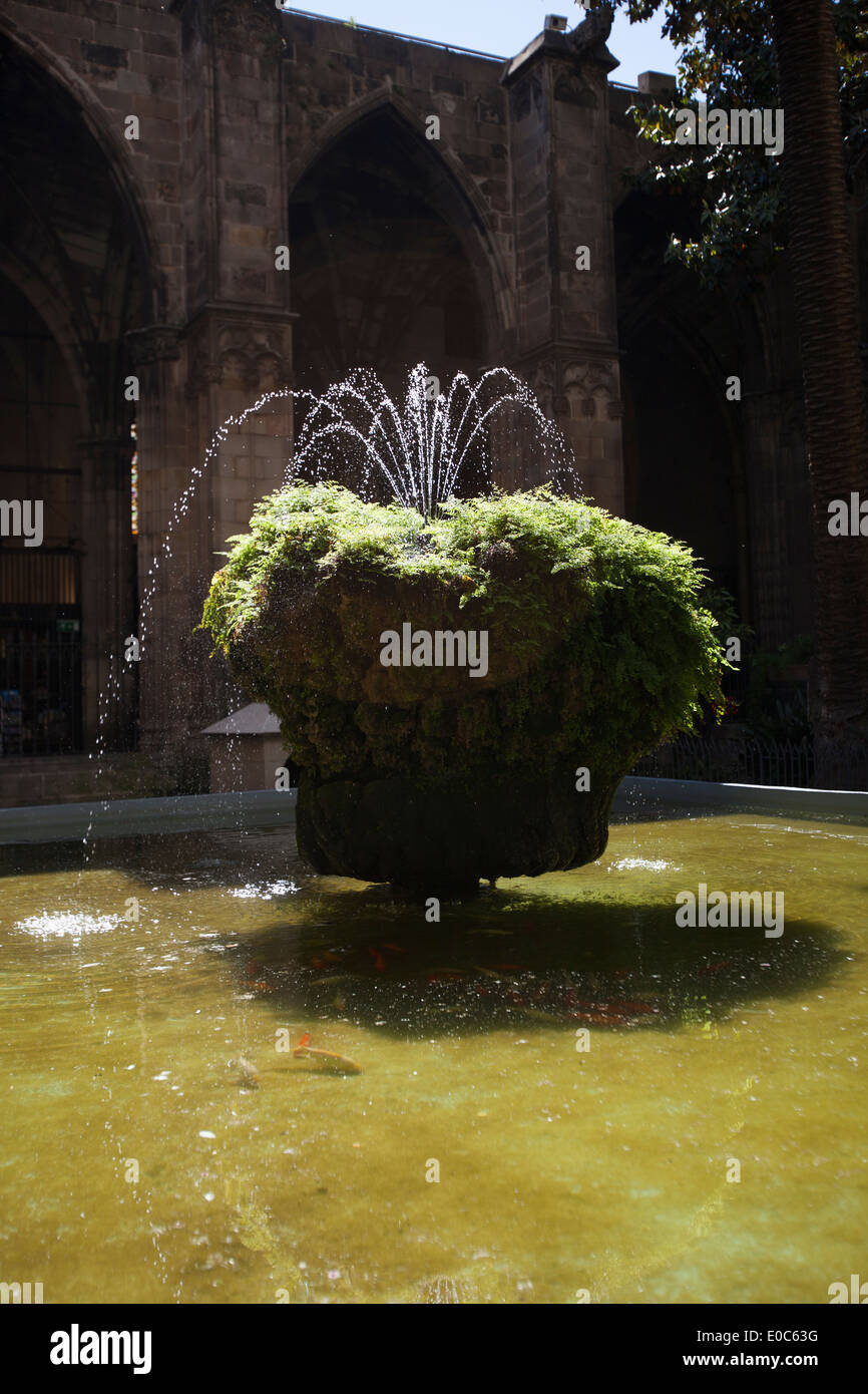 Gothic water fountain hi-res stock photography and images - Alamy
