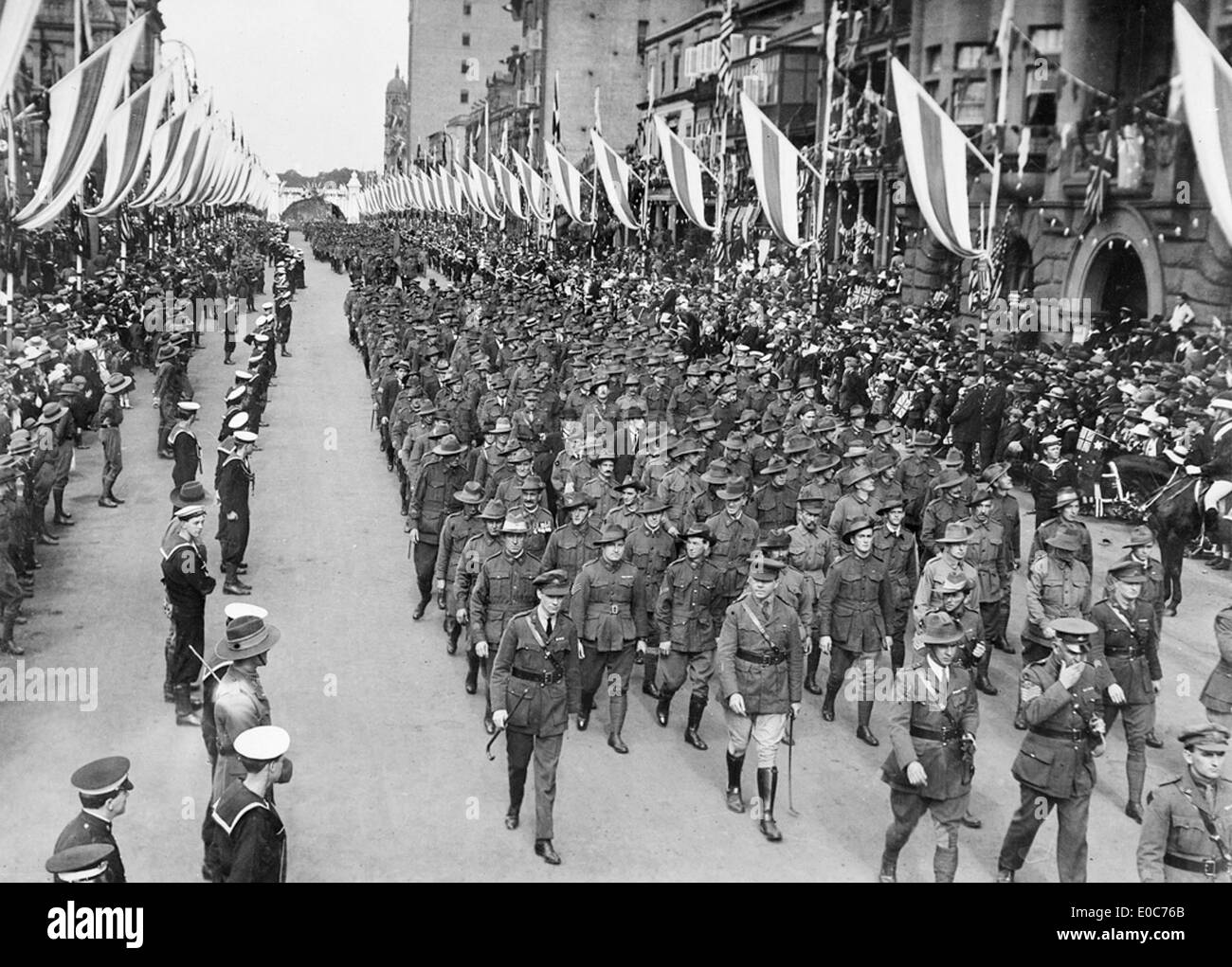 End of war celebrations hi-res stock photography and images - Alamy