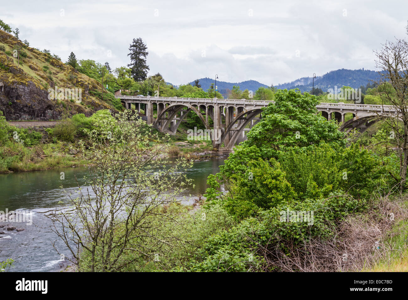 Umpqua river bridge hi-res stock photography and images - Alamy