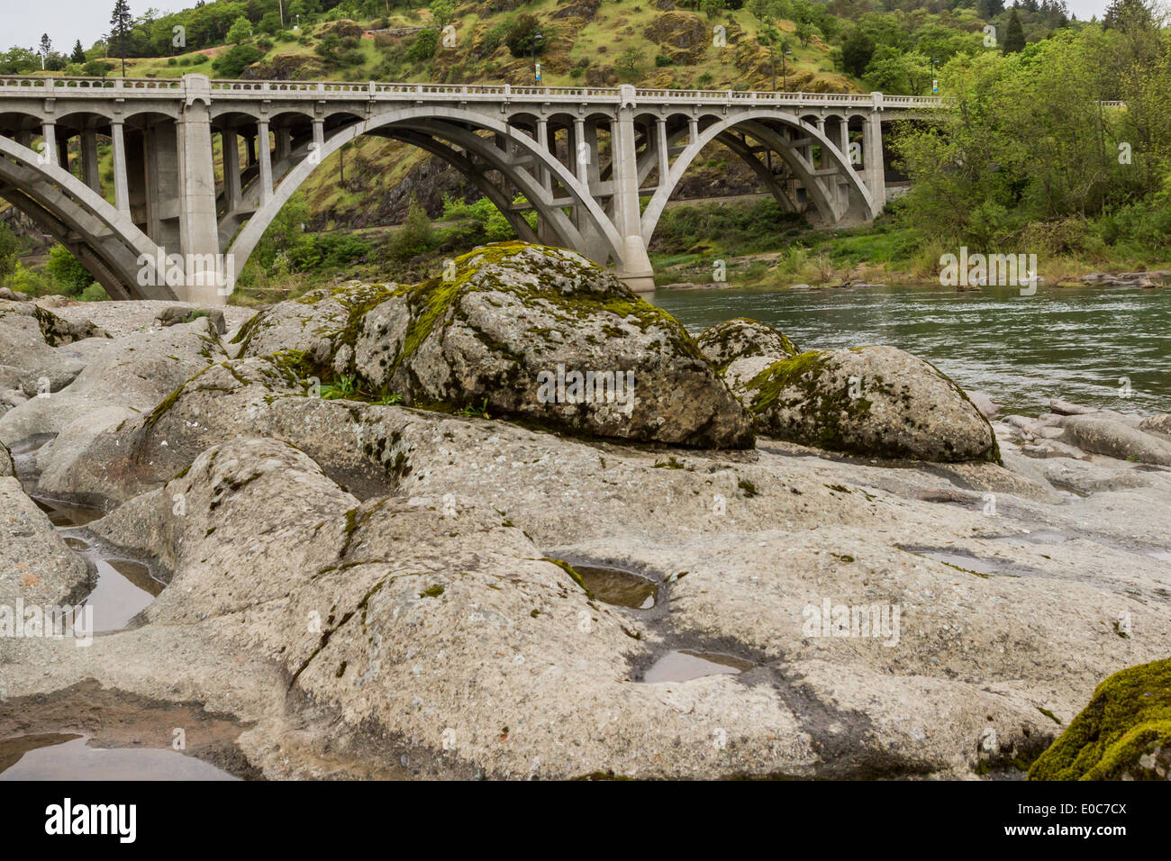 Umpqua River Bridge High Resolution Stock Photography and Images - Alamy