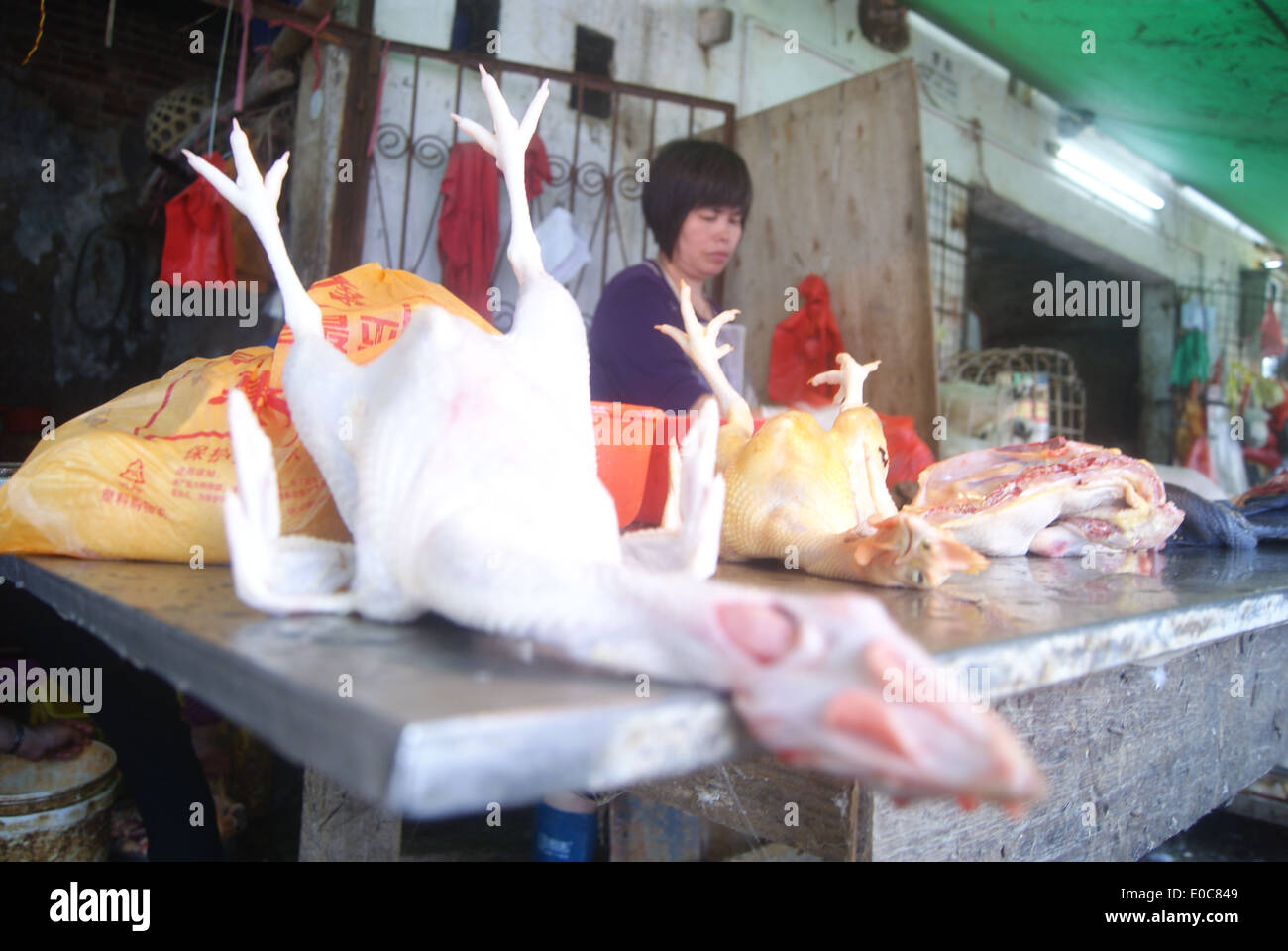 Chicken in poultry market hi-res stock photography and images - Alamy