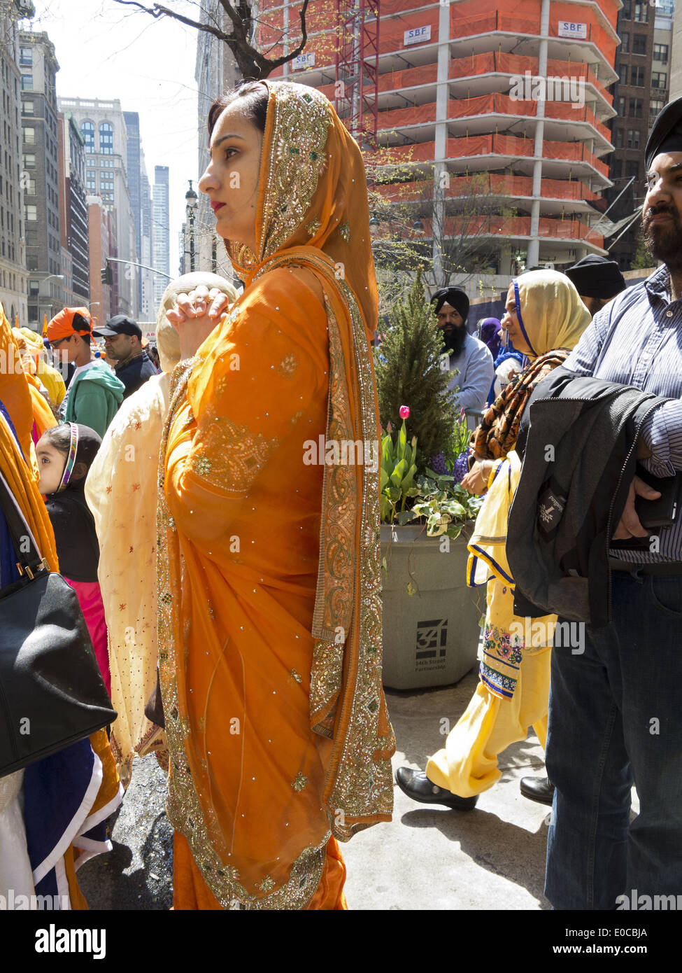 Sikh woman pray hi-res stock photography and images - Alamy