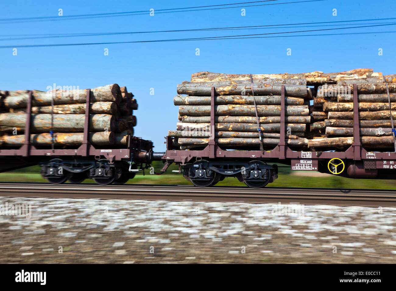 The carriages of a goods train on railway rails. Umweltrfreundlicher ...