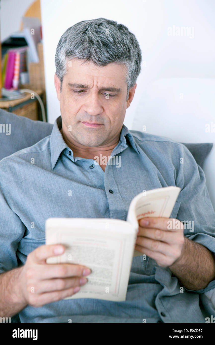 Books man reading hi-res stock photography and images - Alamy
