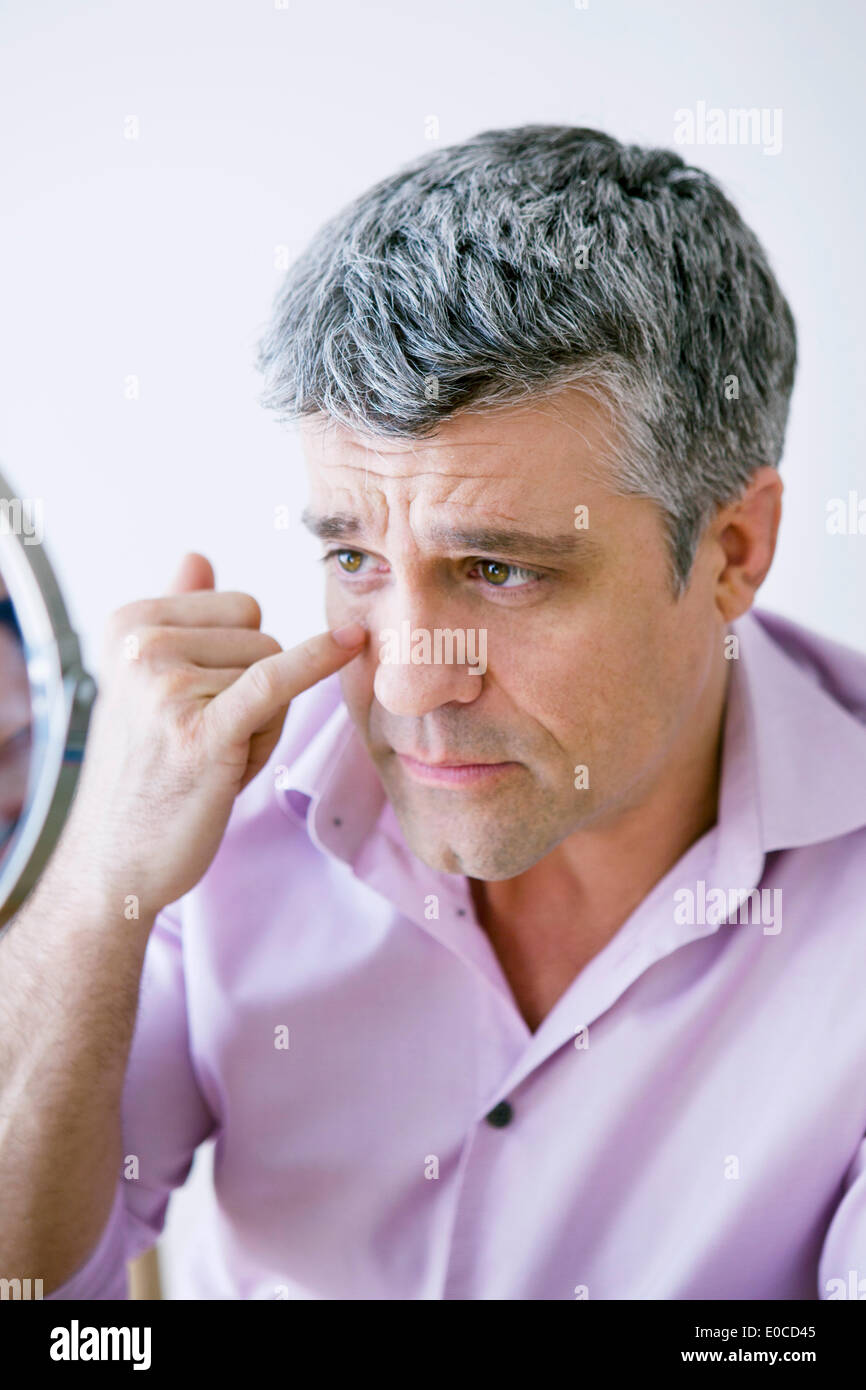 Wrinkly skin old man hi-res stock photography and images - Alamy