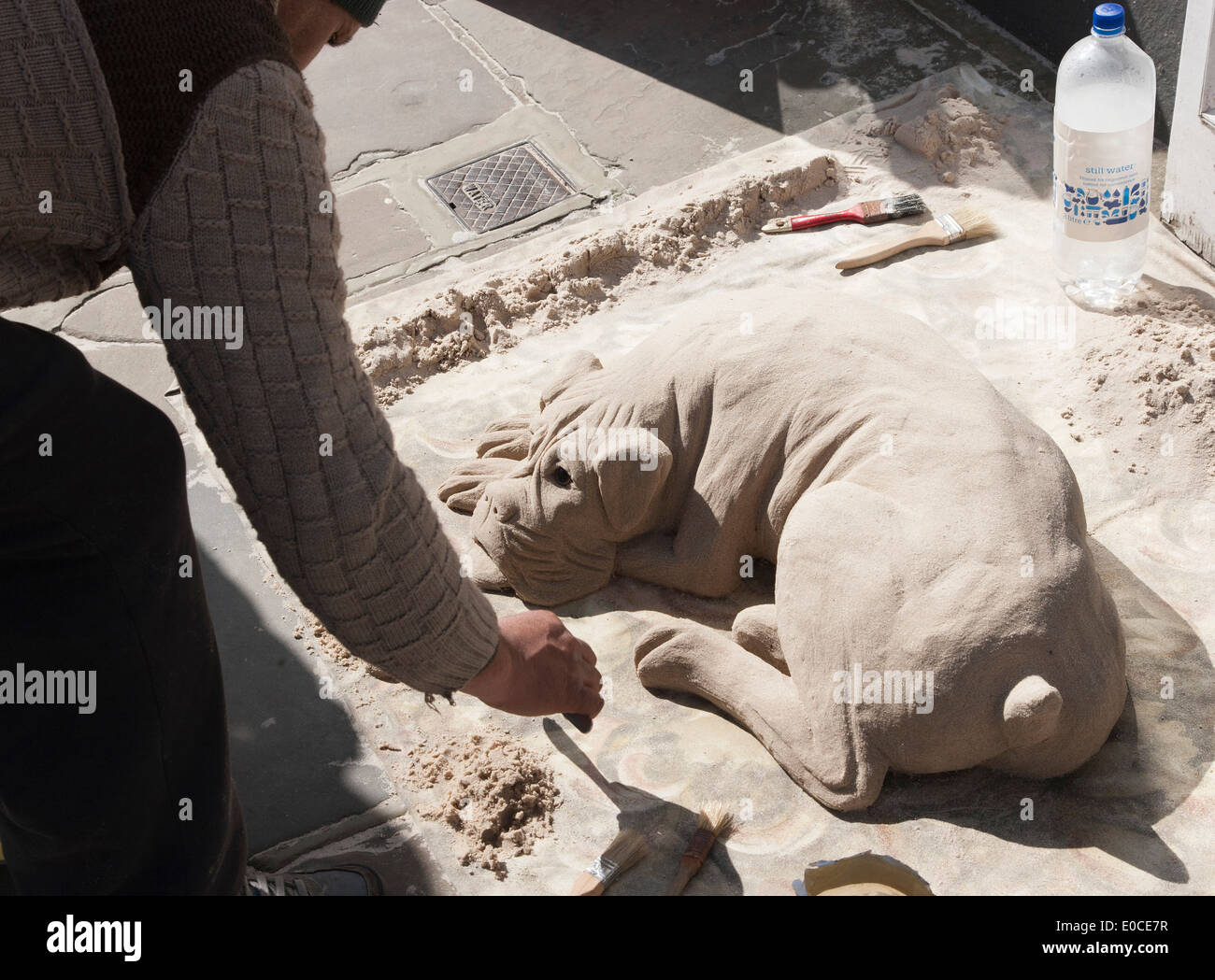 Sand sculpture of a dog hi-res stock photography and images - Alamy