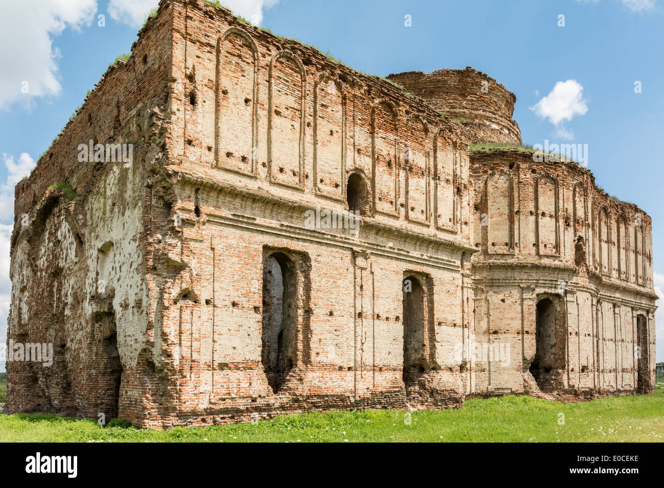 Church ruins on outskirts hi-res stock photography and images - Alamy
