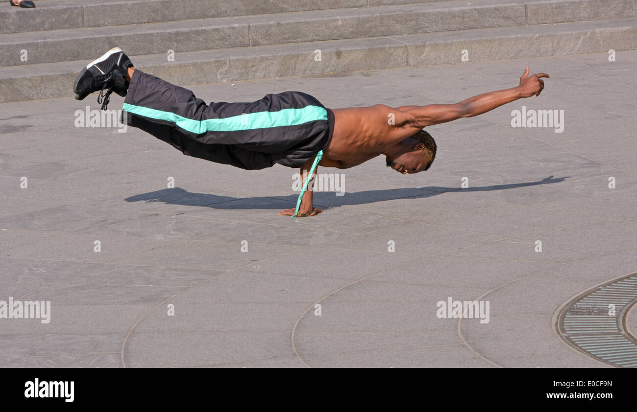 An acrobat dancer, stunt performer in Washington Square Park in ...