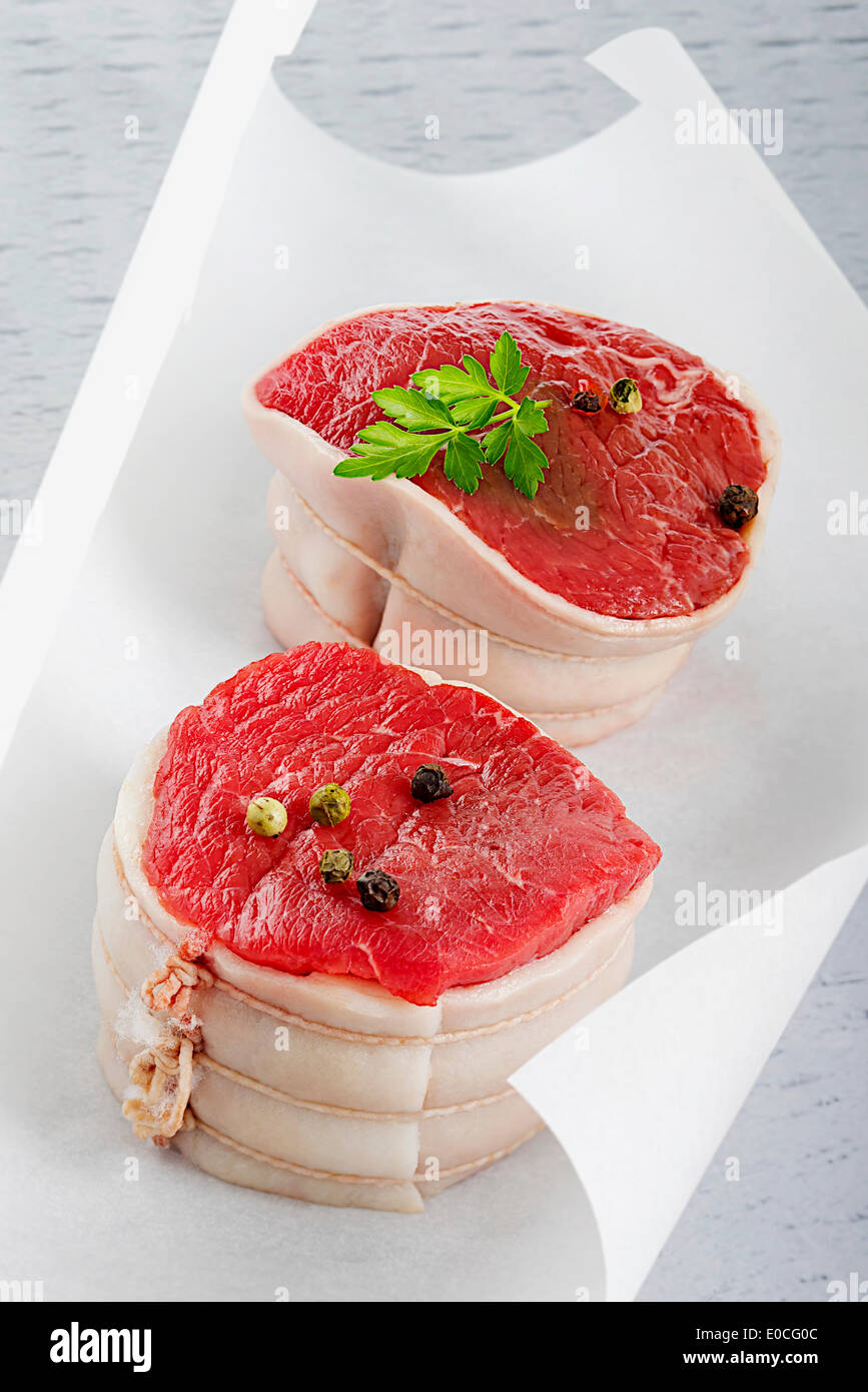 Feeding raw meat hi-res stock photography and images - Alamy