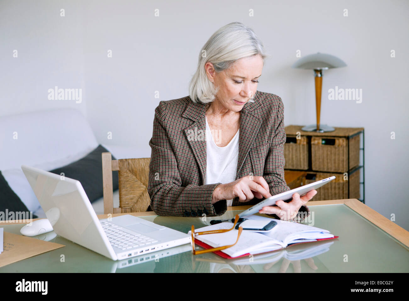 Employment of elderly people hi-res stock photography and images - Alamy