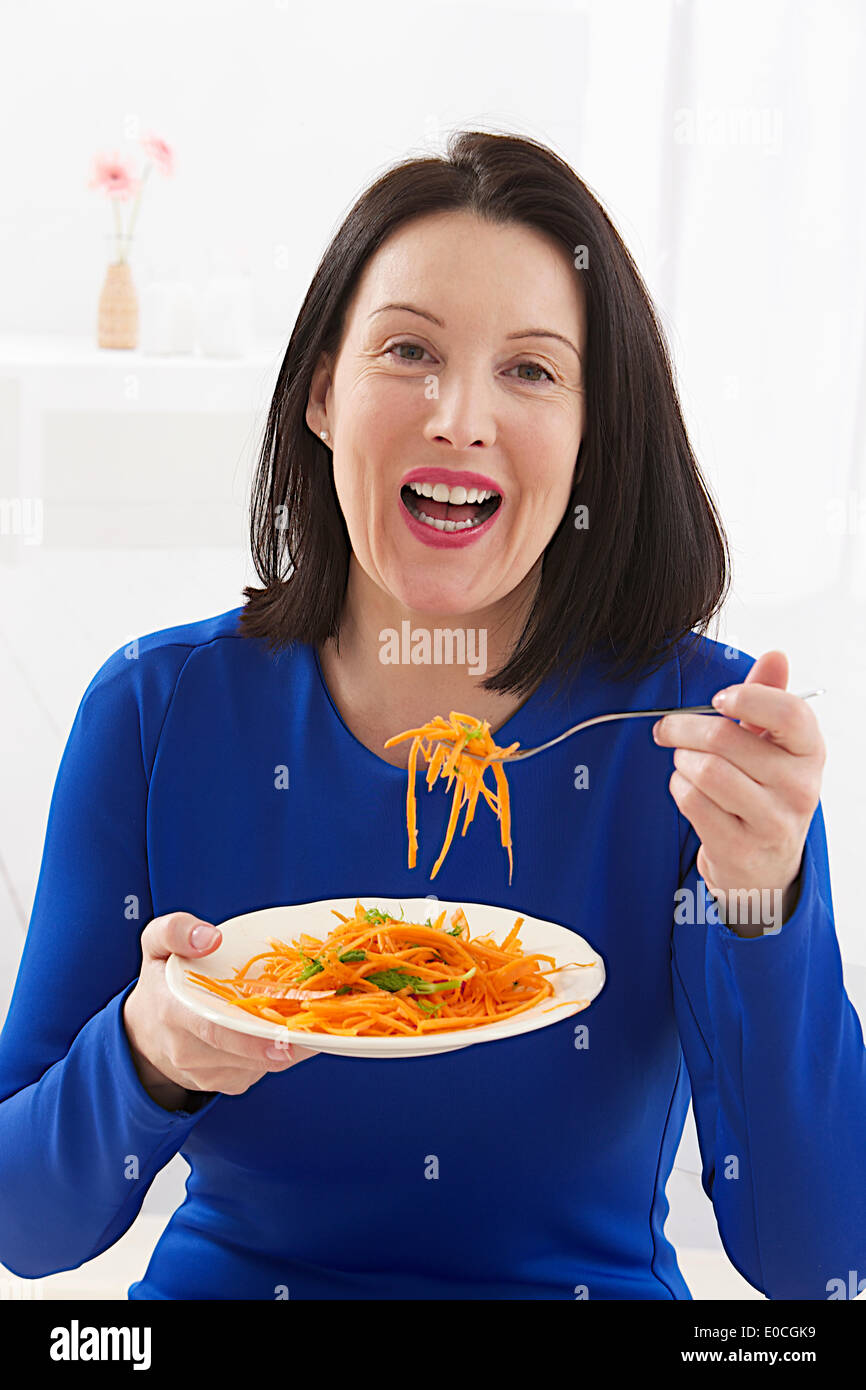 Woman eating raw carrot hi-res stock photography and images - Alamy